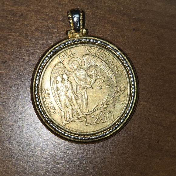 Vatican | Jewelry | Vintage Vatican City L20 Coin Pendant Ssca Gold ...